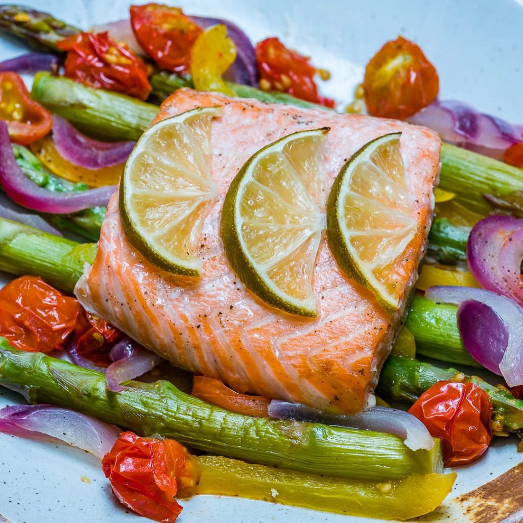 File De Somon La Cuptor Cu Legume - Reteta Video - Blondelish.com