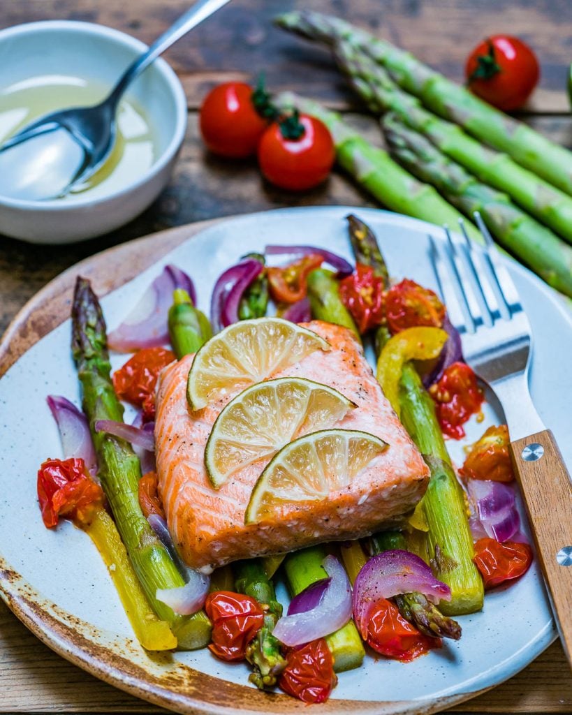 File De Somon La Cuptor Cu Legume - Reteta Video - Blondelish.com