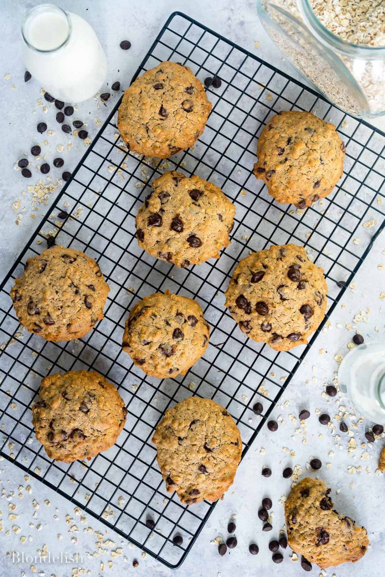 Oatmeal Chocolate Chip Cookies - Recipe Video