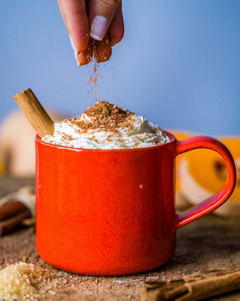 Latte Cu Dovleac si Condimente - Blondelish.com