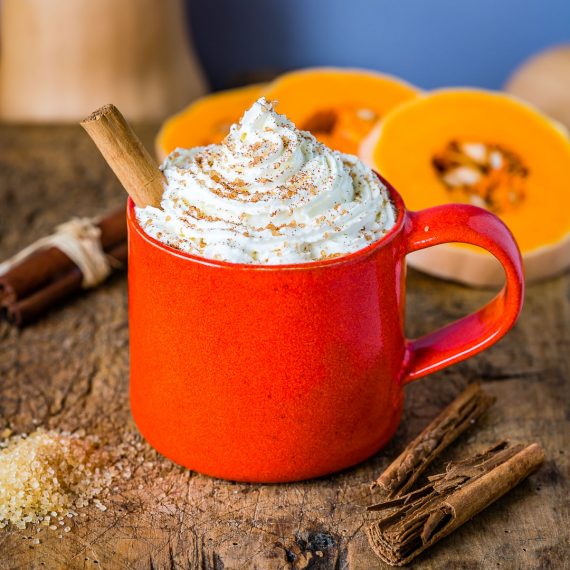 Latte Cu Dovleac si Condimente | Blondelish.com