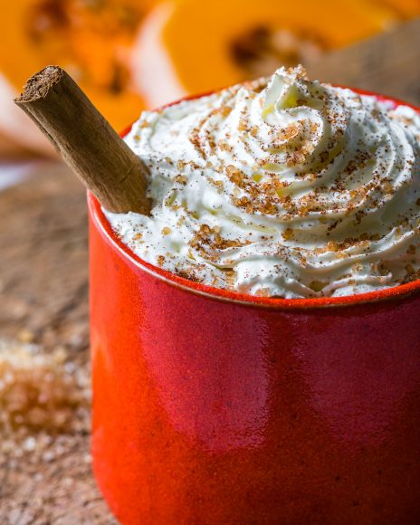 Latte Cu Dovleac si Condimente - Blondelish.com