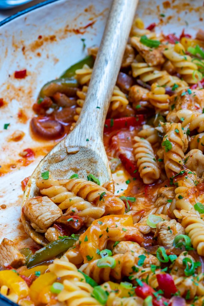 Paste Cu Pui Si Legume (Reteta Video) - Blondelish.com