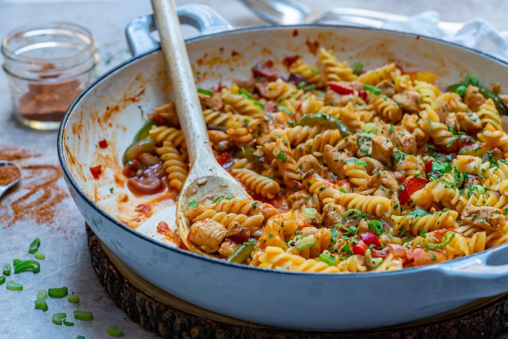 Paste Cu Pui Si Legume (Reteta Video) - Blondelish.com