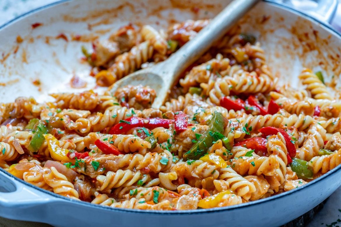 Paste Cu Pui Si Legume (Reteta Video) - Blondelish.com