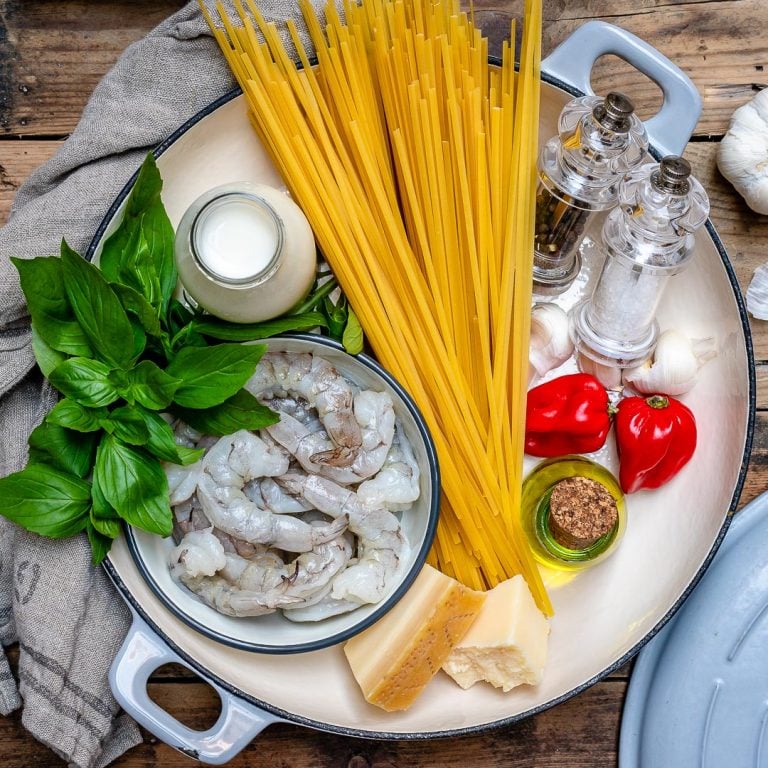 Paste Cu Creveti Si Sos Alb - Reteta Video - Blondelish.com