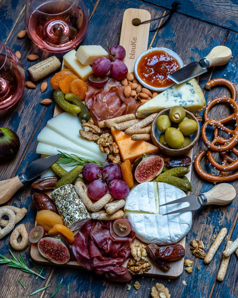 How to Make The Best Charcuterie And Cheese Platter For The Holidays