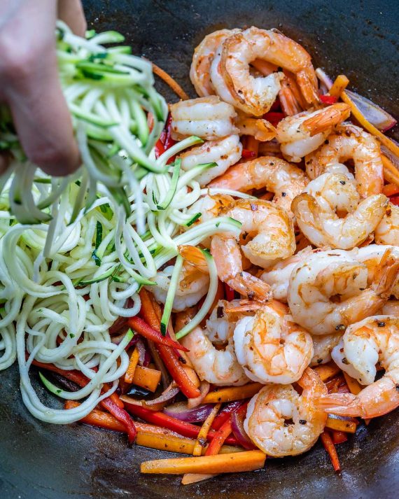 Creveti Cu Paste Din Dovlecei Zucchini - Reteta Paleo/Whole30 ...