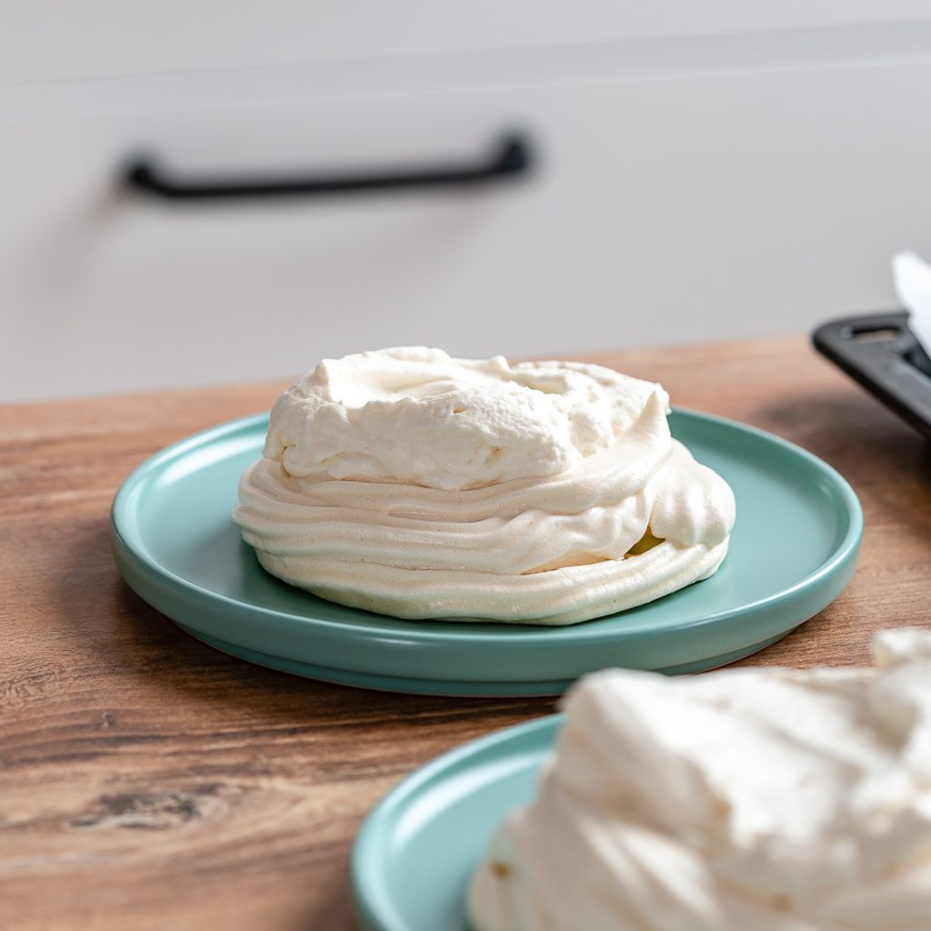 Mini Pavlova Cake Recipe (Video) - Blondelish.com