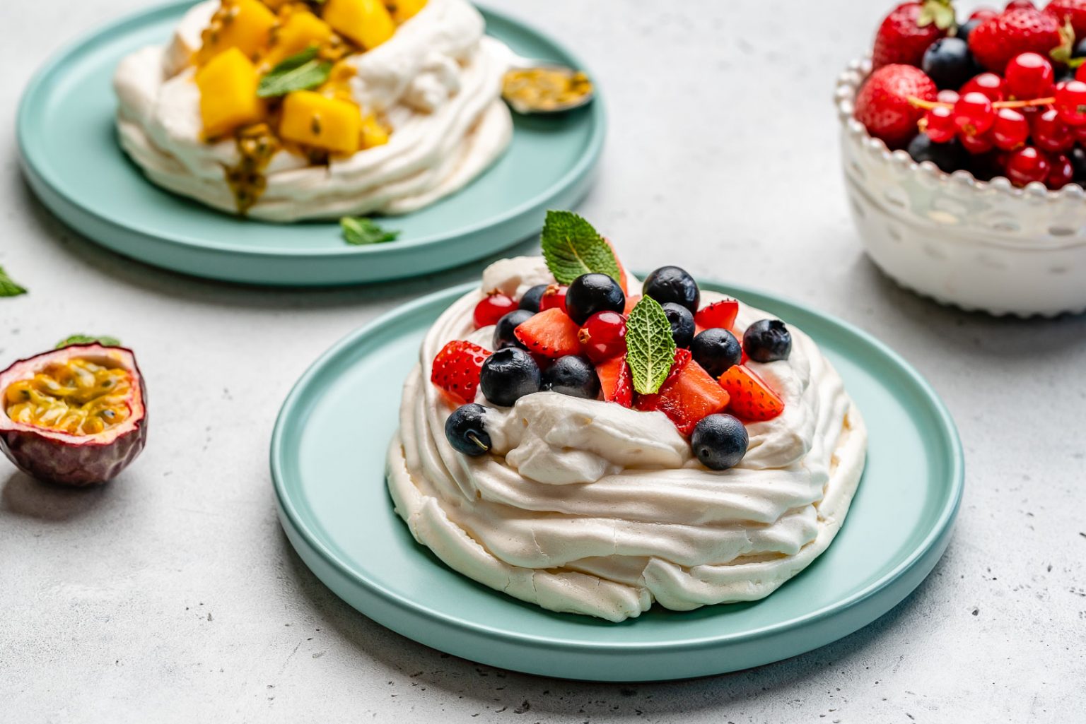 Mini Pavlova Cake Recipe (Video) - Blondelish.com