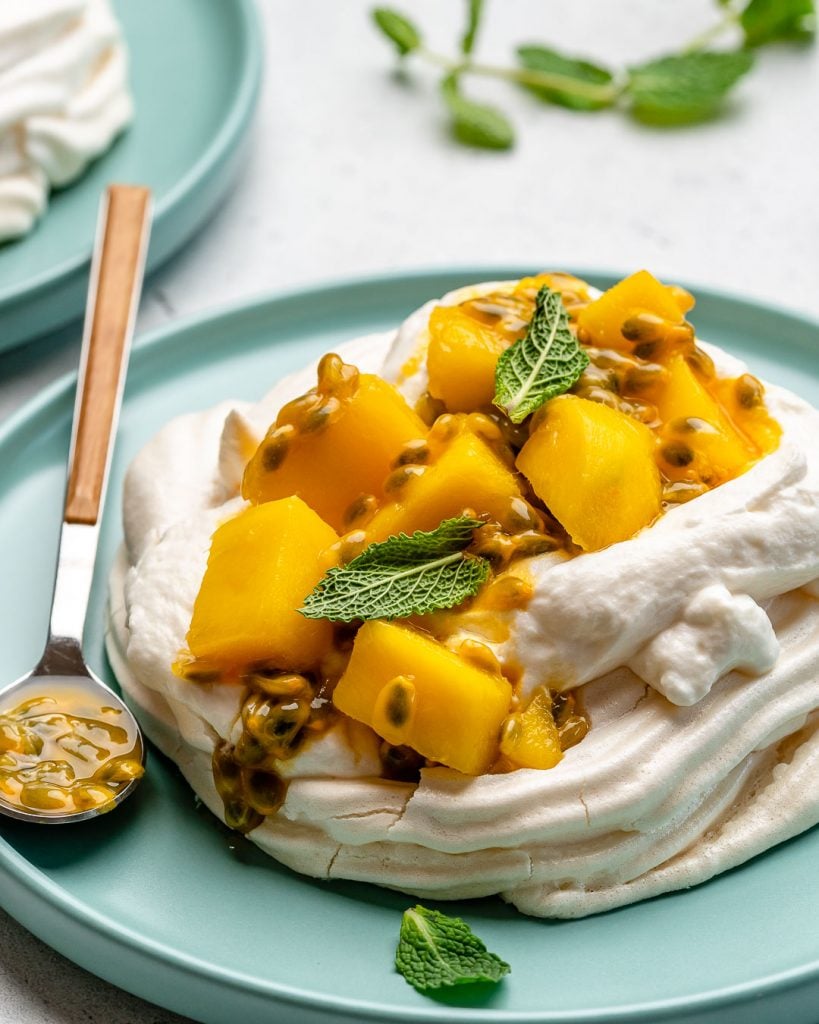 Mini Pavlova Cake Recipe (Video) - Blondelish.com