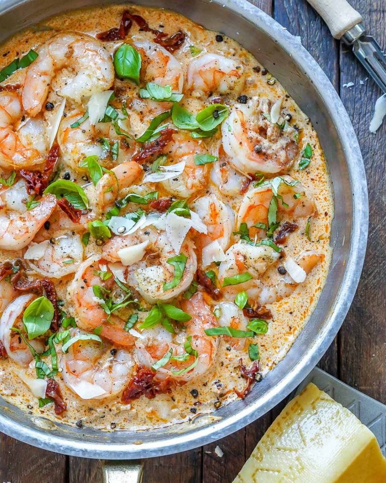 Creveti La Tigaie In Sos Alb (Reteta Keto) - Blondelish.com