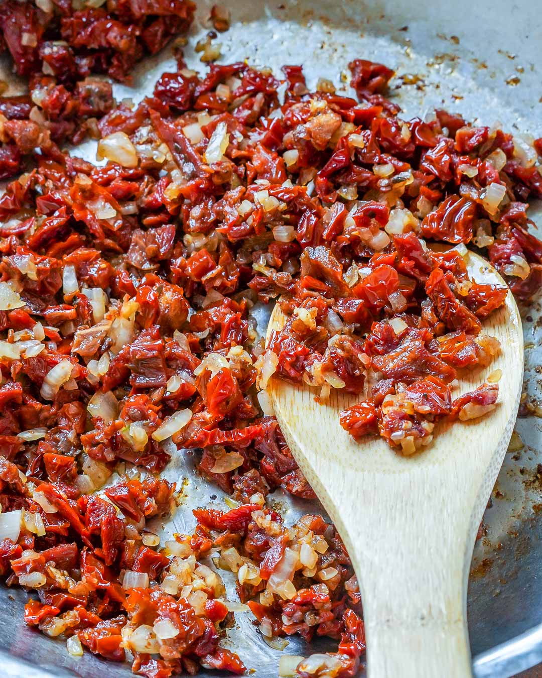 Creveti La Tigaie In Sos Alb (Reteta Keto) | Blondelish.com