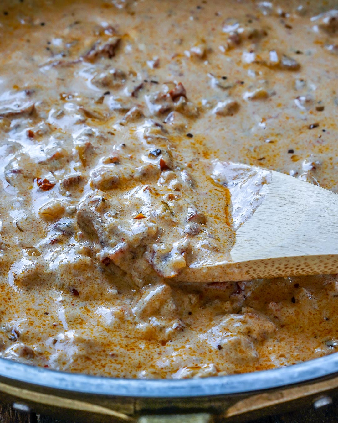 Creveti La Tigaie In Sos Alb (Reteta Keto) | Blondelish.com