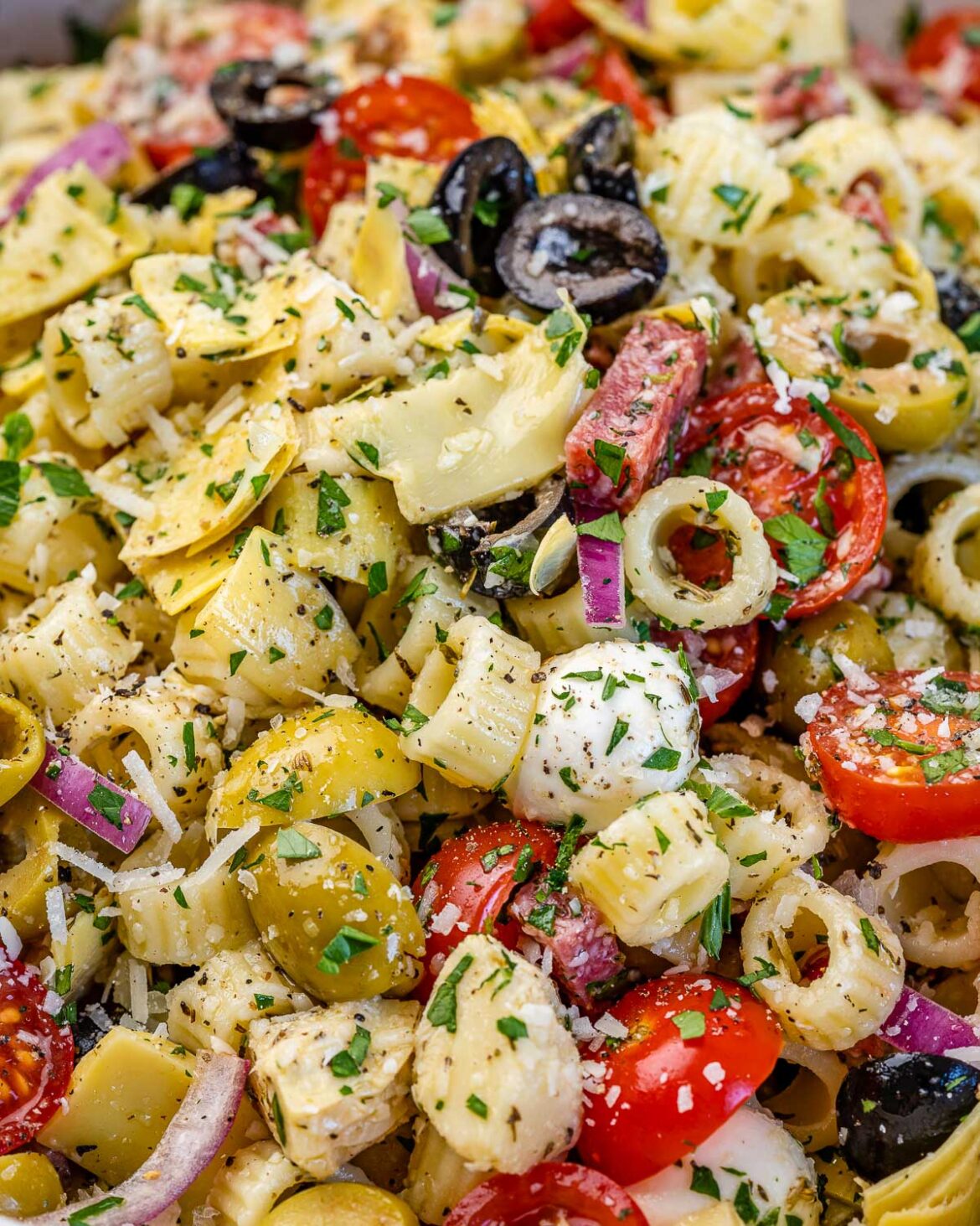 Italian Style Pasta Salad with Artichokes and Tomatoes - Blondelish.com